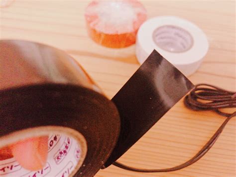 銅線がむき出しに！充電器コードを100均絶縁テープで簡単修復