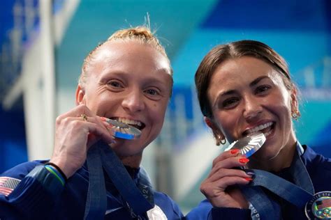 Divers Sarah Bacon And Kassidy Cook Win Team Usas First Medal In Paris Yahoo Sports