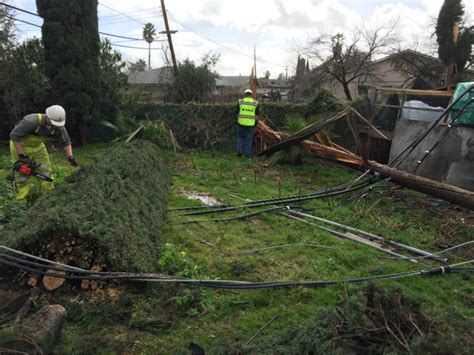 Winds Knock Out Power To Tens Of Thousands In Sacramento