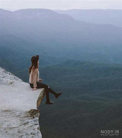 عکس دختر تنها روی کوه عکس نودی