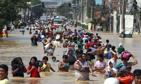 Filipino Villagers Wade Through Flooded Waters Editorial Stock Photo Stock Image Shutterstock