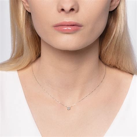 Collier En Or Blanc Avec Diamant Serti Clos KLENOTA