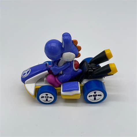 Hot Wheels Mario Kart Yoshi Eggs Blue Yoshi On Standard Kart