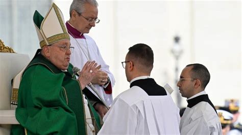 Papa Francisco El Ejercicio De Las Armas Es Para La Legítima Defensa