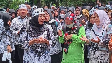 Ratusan Guru Honorer Tuntut Pemkab Tegal Tambah Kuota Formasi PPPK 2024