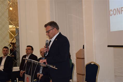 Ministrul Budai In Fata A Peste 100 De Tineri Inainte De A Fi Oameni