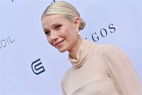 Gwyneth Paltrow Went Topless And Barefoot To Sell Wide Leg Jeans Glamour