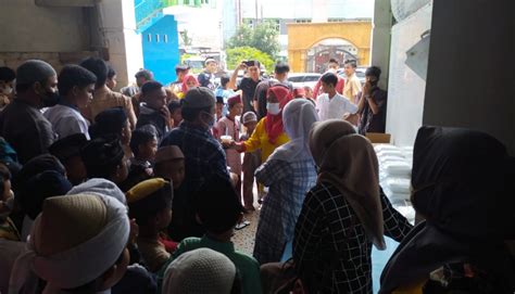 Lagi Hamba Allah Berbagi Jum At Barokah Di Masjid Nurul Yaqin Sriwijaya Media