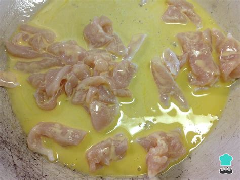 Macarrão Com Frango E Molho Alfredo Fácil
