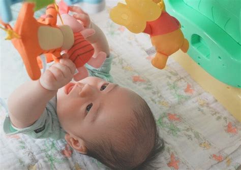 指しゃぶりは歯並びに影響しないこぶしを口に入れるのは何かのサイン生後47カ月赤ちゃんの気になるしぐさやQA小児科医たまひよ