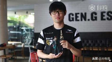 Lol：s7冠軍打野安掌門宣佈退役，網友調侃：rng又有教練了 每日頭條