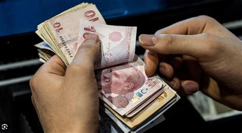 Турската лира за пети пореден път тръгна към месечен спад