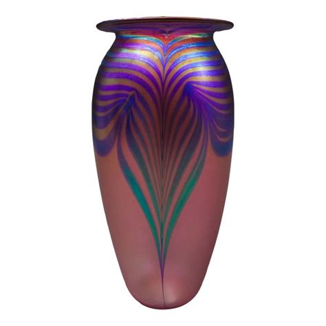 Robert Eickholt 1993 Signed Iridescent Pulled Feather Pink Art Glass