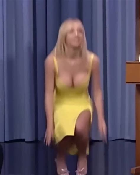 그저 앉았다 일어서는 시드니 스위니 후방주의 꾸르