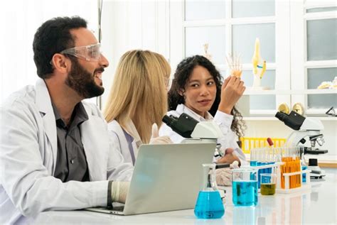 How Rosalind Franklins X Ray Diffraction Data Led To The Dna Double Helix Lab Manuals