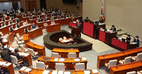 통합당 불참 속 추경안 설명하는 정세균 총리