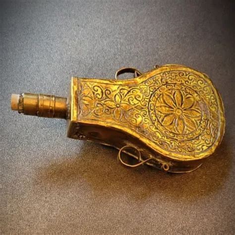 Ancienne poire à poudre originaire du Maroc