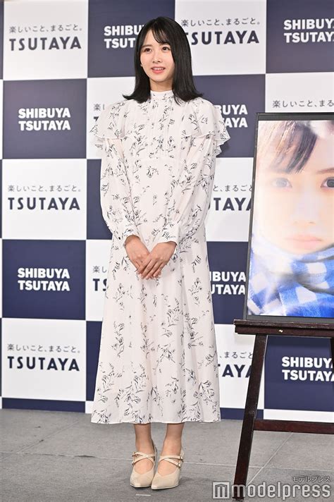 画像3 30 日向坂46上村ひなの、初挑戦の水着カット撮影前は“腹筋3回”「100億万点」1st写真集で解禁した注目ポイントとは＜そのまま