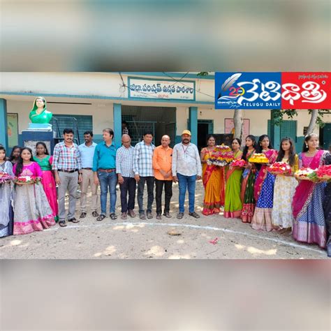 ముందస్తుగా ఘనంగా బతుకమ్మ సంబరాలు Netidhathri