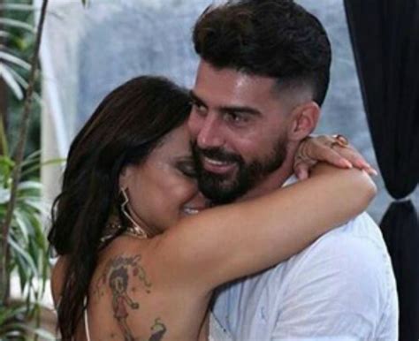 Radamés é atacado por fãs de Viviane Araújo após fim de noivado