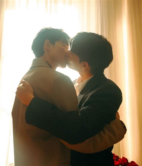 หมอโบ๊ท ณัฐพงศ์ ขอ นิวเยียร์ กิตติวัฒน์ แต่งงานแล้ว แฟน ๆ แห่ยินดีฉลองผ่านสมรสเท่าเทียม