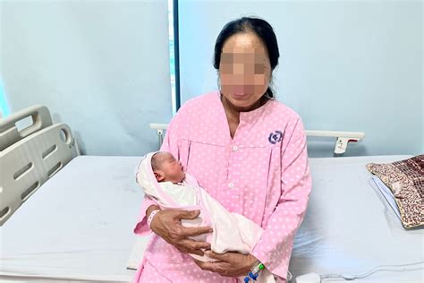 Người Phụ Nữ 60 Tuổi Sinh Con Gái Nặng 31kg