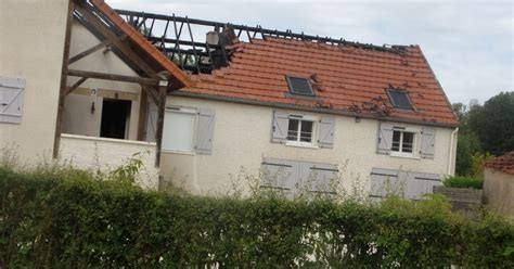 Auvillars sur Saône Un incendie détruit la toiture dun pavillon