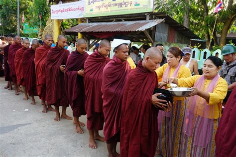 ဘိုကလေးမြို့နယ်တွင် မြို့နယ်လုံးဆိုင်ရာ ဆွမ်းဆန်စိမ်းလောင်းလှူပွဲ စည