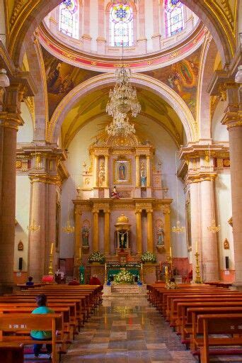 Interior del Santuario de Guadalupe Sahuayo Michoacán Mexico lindo Jose sanchez del rio