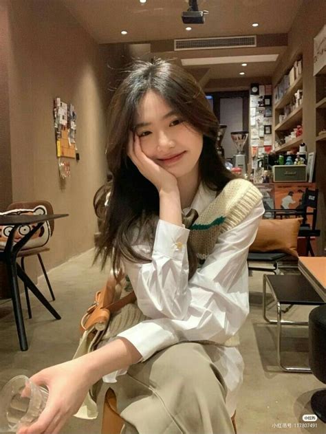 Pin Oleh Putri Di Gadis Ulzzang Referensi Pose Wanita Wanita Gadis