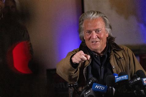 Lidéologue Populiste Steve Bannon En Campagne Pour Trump Dès Sa Sortie