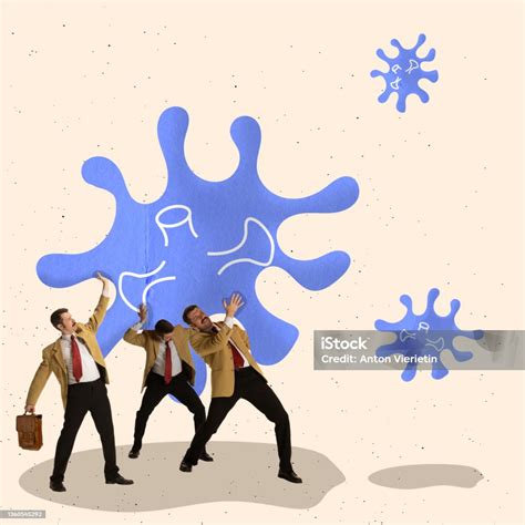 현대 미술 콜라주 거대한 처녀 세포를 들고 있는 3명의 사업가 30 34세에 대한 스톡 사진 및 기타 이미지 30 34세