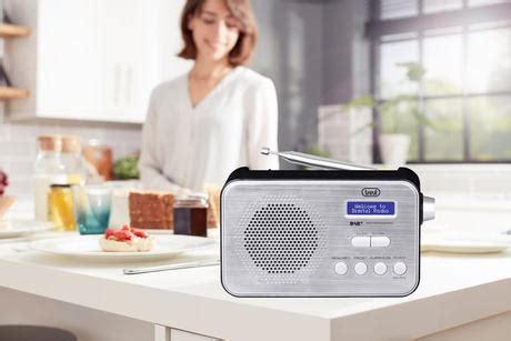 TREVI F R Prenosni digitalni radio DAB DAB FM črn
