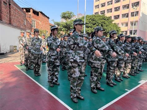 会计学院学工磨练中成长记数会2418班军训第三天 军训专题