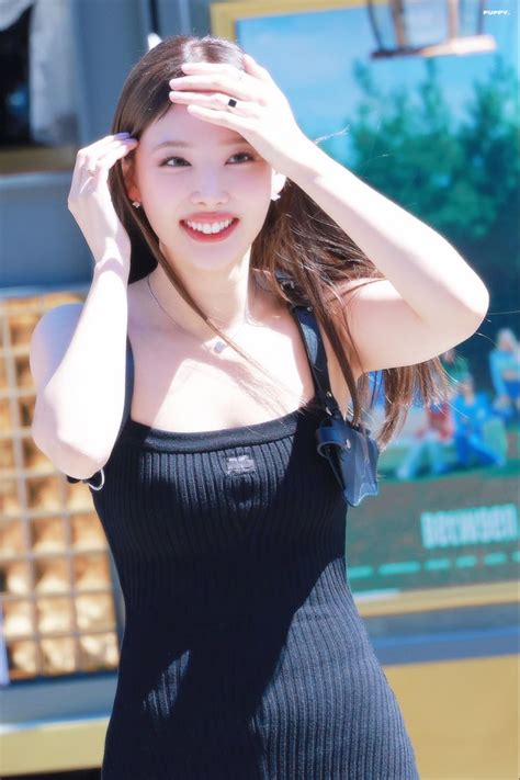 Pin By 𝕵𝖚𝖑𝖎𝖆 On Twice Kpop Girls Nayeon Girl