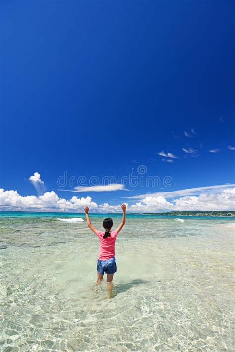 Fille Jouant Sur La Plage Image Stock Image Du Ressource 38386223