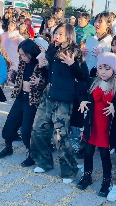 조끼도 입어야겠고 춤도 춰야겠고 🤣일단 반만 걸치고 나가자🏃🏻‍♀️춤추는곰돌 춤추는하민 Dance Kpop