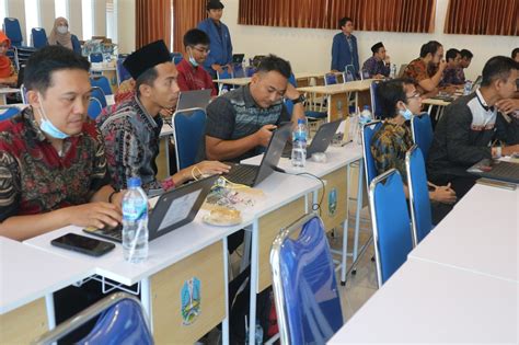 Pelatihan Embedded System Dan IoT Untuk Guru SMAN 3 Kota Blitar Departemen Teknologi Informasi