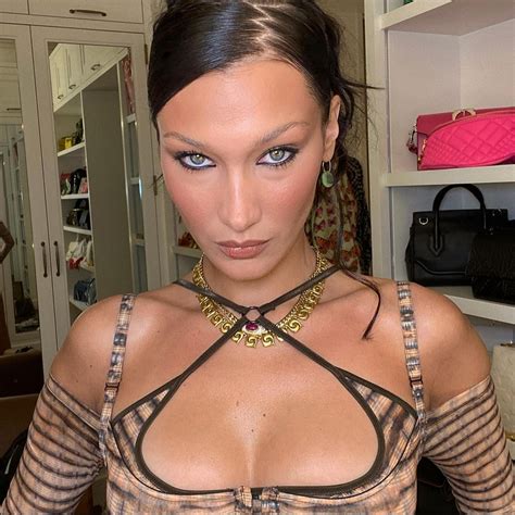 Bella Hadid Hot Selfie In A Revealing Top 3 Photos The Fappening