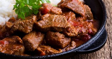Recette sauté de porc aux oignons et aux tomates Marie Claire