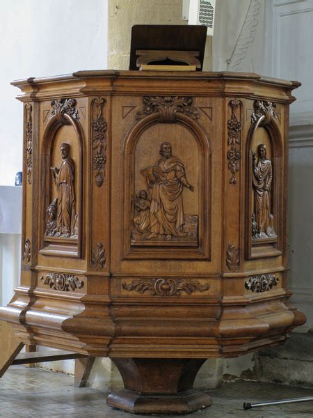 Cuve et dorsal de chaire à prêcher servant d ambon et de pupitre à lire
