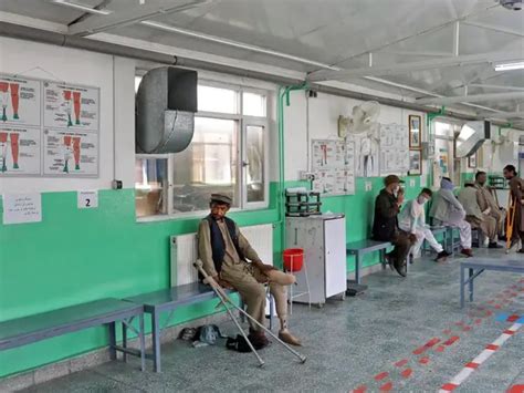 صلیب سرخ به حمایت مالی از ۲۵ شفاخانه در افغانستان پایان می‌دهد