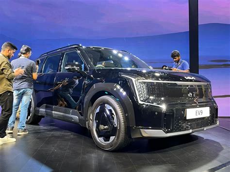 Kia EV9 Price in India 2025 – Images, Specs & Reviews | CARS24