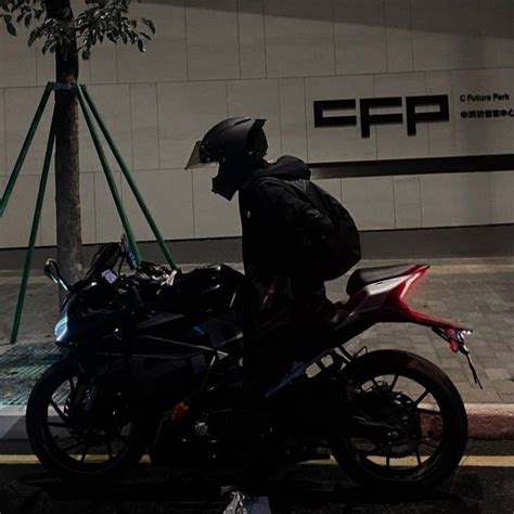 Пин от пользователя Larisa на доске 𝘥𝘢𝘳𝘬 𝘭𝘶𝘹𝘶𝘳𝘺 Спортбайки Мотокросс Мотогонки