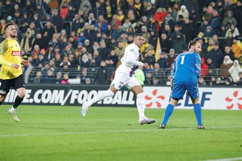 Les Photos De La Victoire Face Au Pays De Cassel Paris Saint Germain