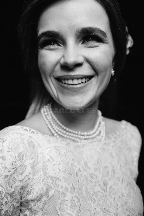 Portrait Of Beautiful Bride Stock Image Image Of Bouquet Elegance