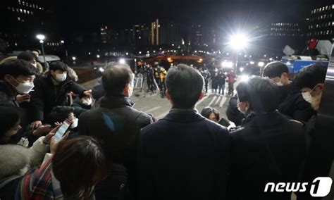 동아 “윤석열 정직 2개월” 헌정사 초유 검찰총장 징계 결정