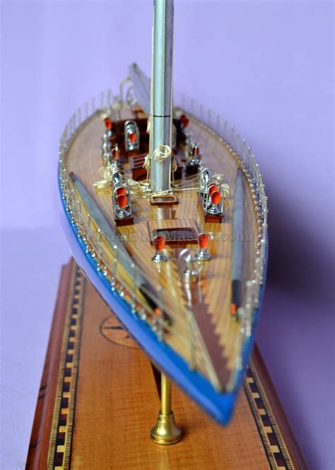 Endeavour J Yacht Model