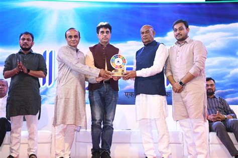 ધ રેડિયન્ટ ઇન્ટરનેશનલ સ્કૂલમાં એન્યુઅલ ફિએસ્ટા 8 નું શુભારંભ Divya