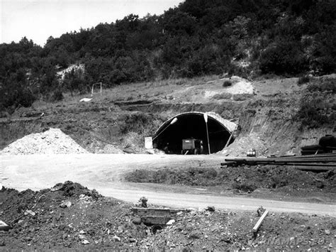 По следите на мащабните комунистически проекти